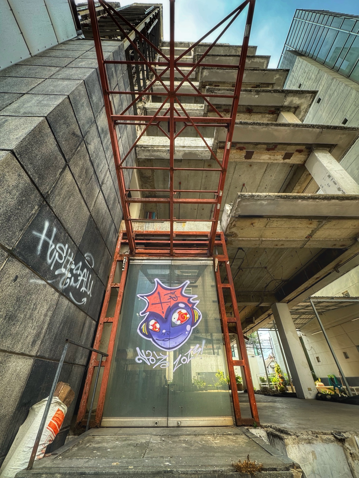 BANGKOK, THAILAND STREET ART: PURPLE ALIEN – TOKIDOKI (NOMAD)